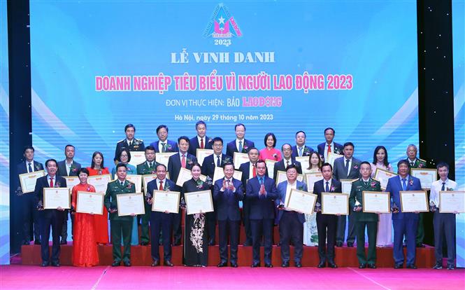 Vinh danh Doanh nghiệp tiêu biểu vì người lao động năm 2023 | baotintuc.vn
